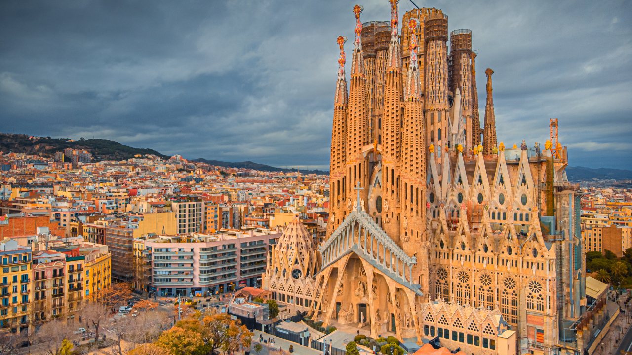 Why Visit Spain? A Land of Vibrant Culture, Stunning Landscapes, and Historic Treasures